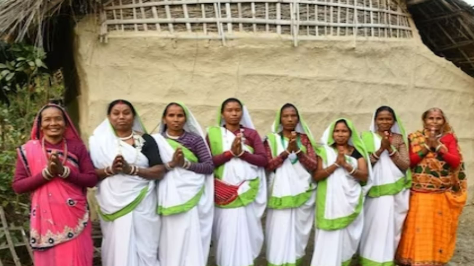 ఈ తెగ మహిళలు భర్తలకు ఎలా అన్నం వడ్డిస్తారో తెలిస్తే షాక్ అవ్వాల్సిందే ...