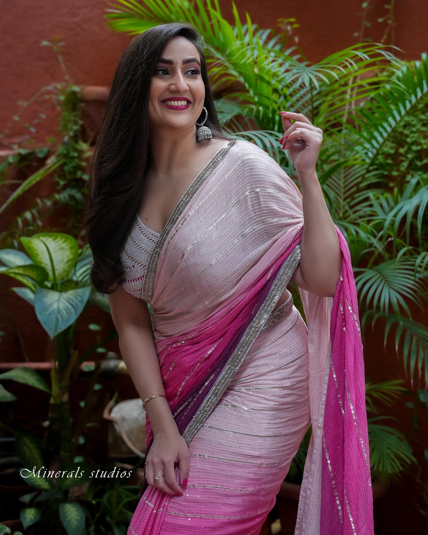 చీరలో సోకుల విందు చేసిన యాంకర్ మంజూష.. వైరల్ అవుతోన్న లేటెస్ట్ పిక్స్.. – News18 తెలుగు