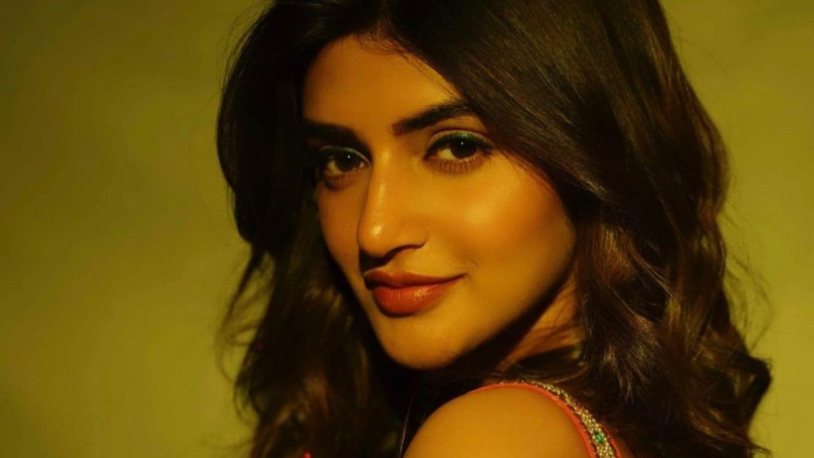 Sreeleela: శ్రీలీల స్లీవ్ లెస్ లుక్స్.. బుజ్జులు అంటూ ముద్దులతో ...