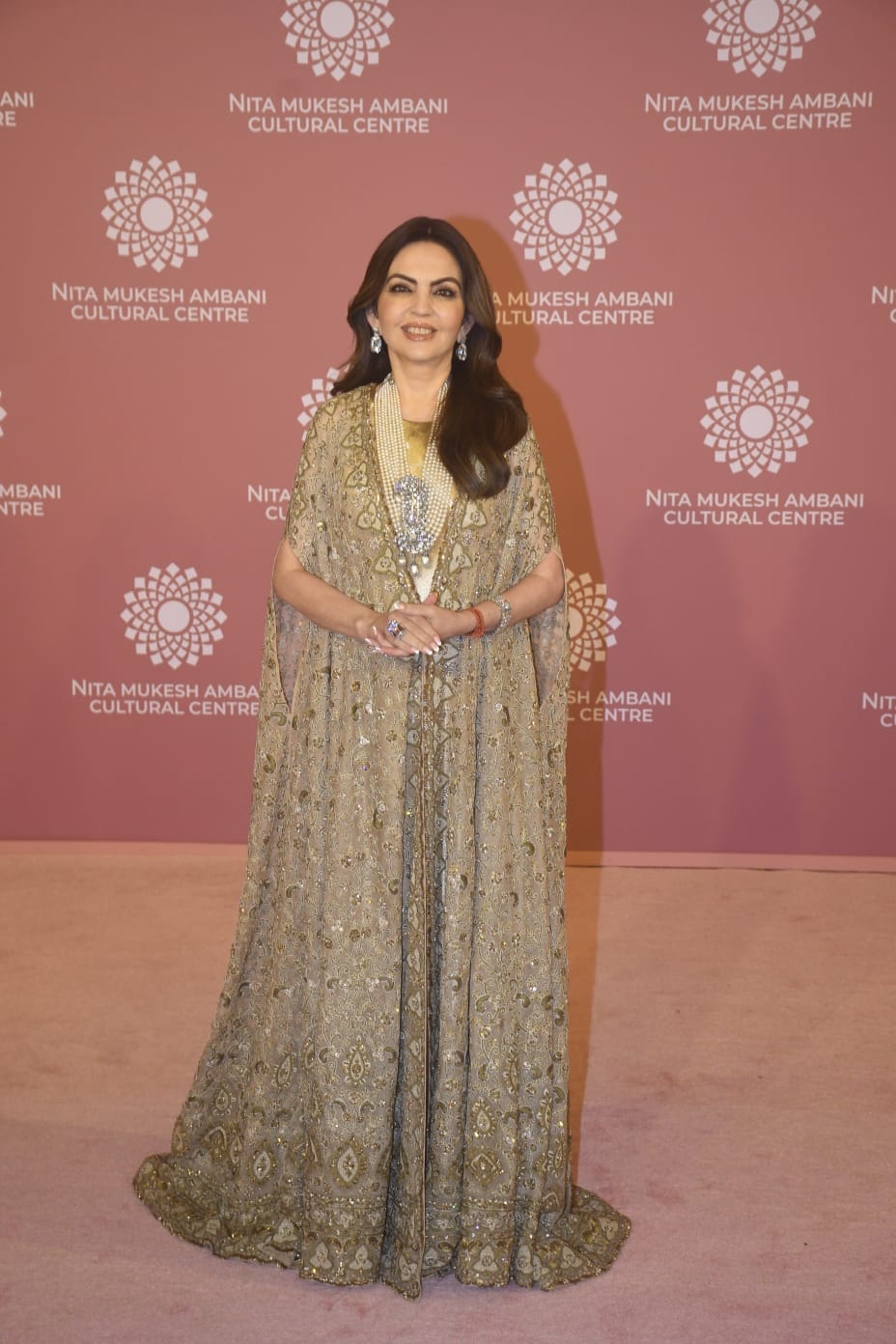 NMACC ఫ్యాషన్ గాలాలో ప్రత్యేక ఆకర్షణగా నిలిచిన నీతా అంబానీ, ముఖేష్ ...
