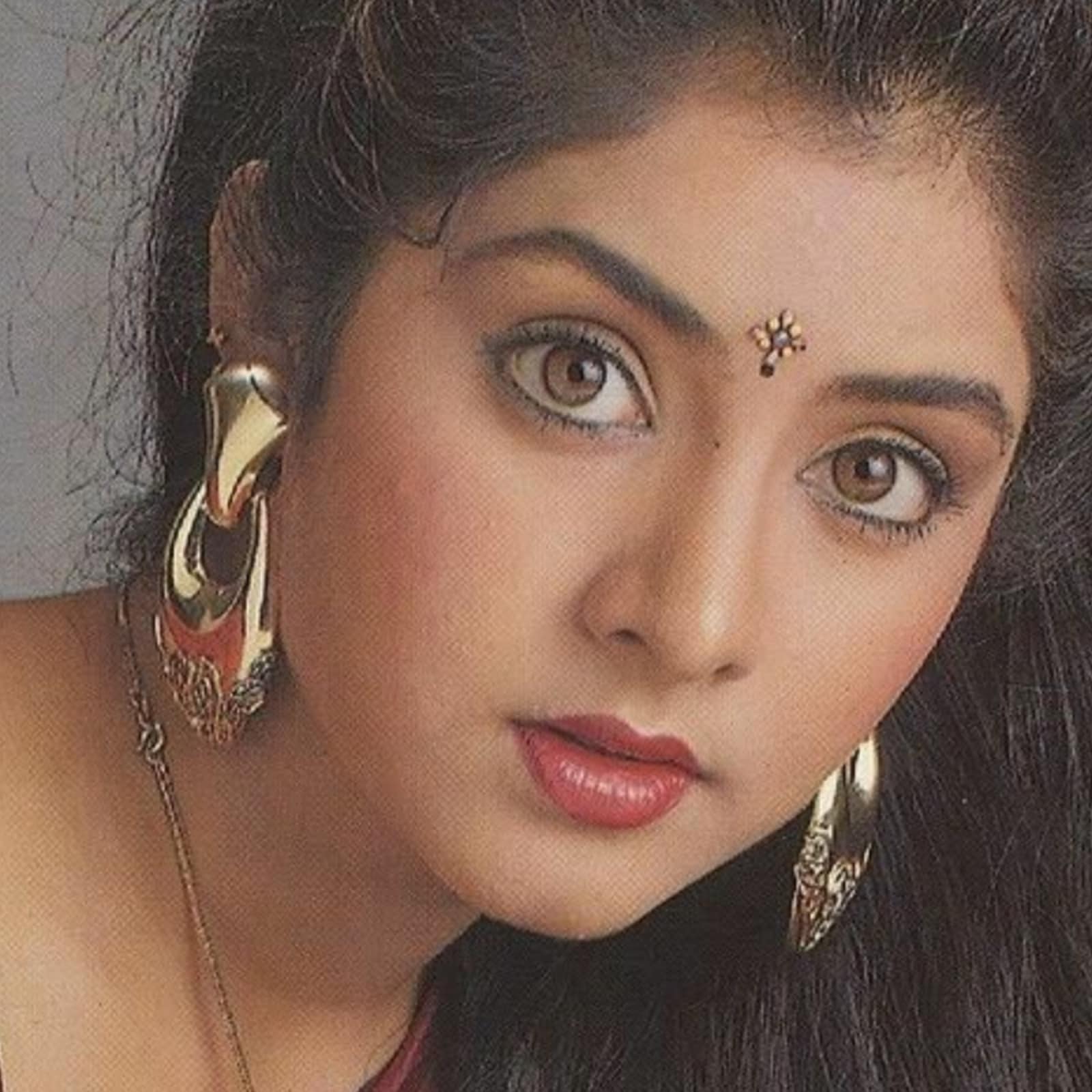 చనిపోయి 30 యేళ్లు అవుతున్న ఇప్పటికీ మిస్టరీగా మిగిలిన దివ్యభారతి మృతి ...