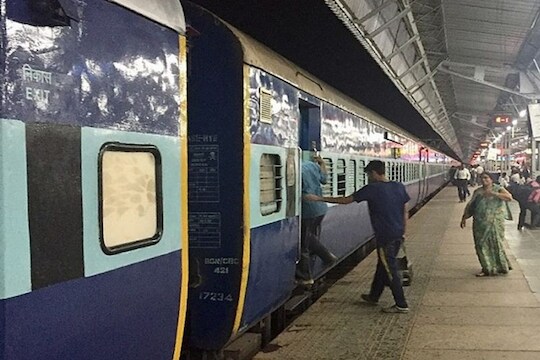 IRCTC Coach Booking: గ్రూప్ టూర్ వెళ్తున్నారా? రైలులో ఒక కోచ్ బుక్ ...
