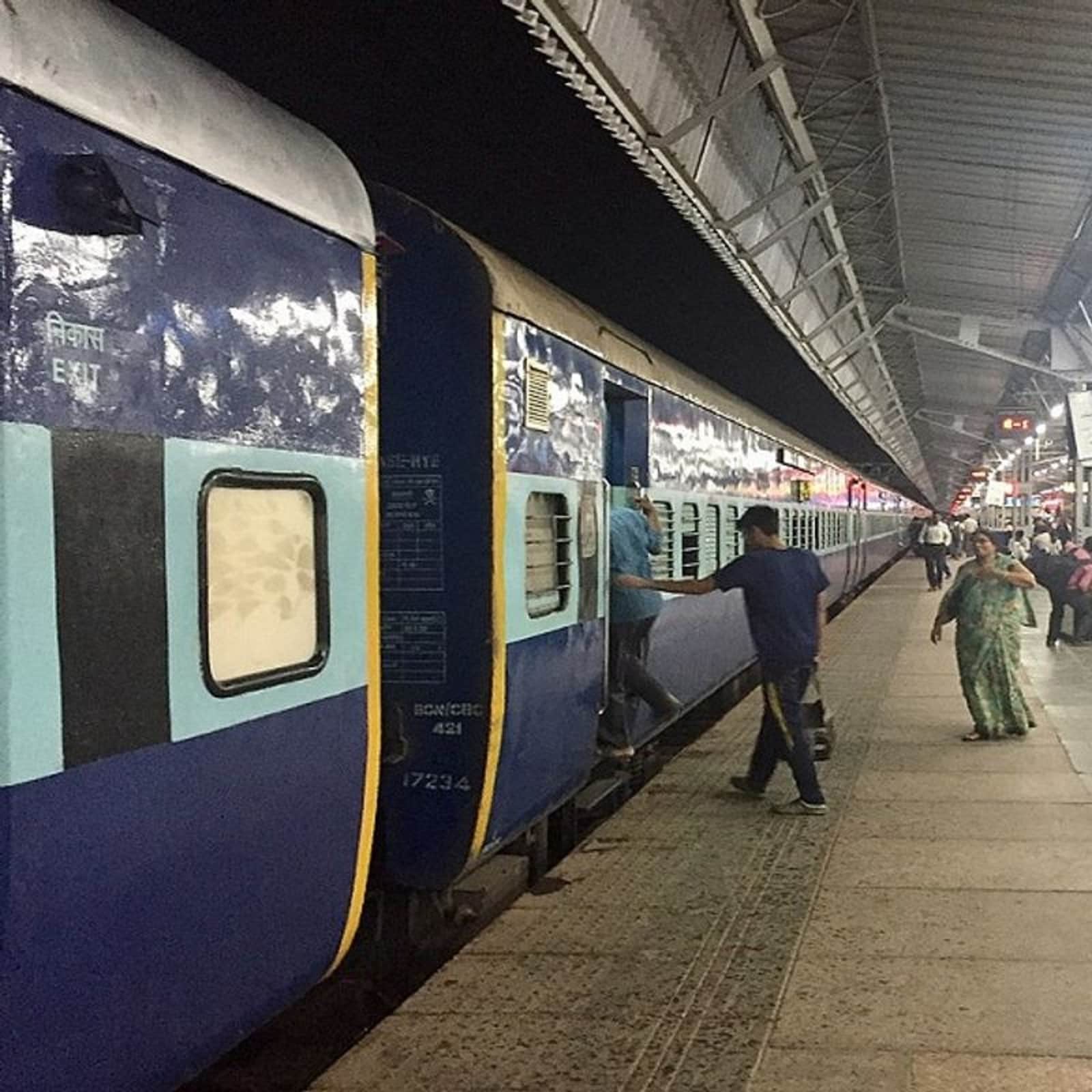 Railway TC/TTE Salary: రైల్వే టికెట్ కలెక్టర్ (TC/TTE) జీతం ఎంతో తెలుసా ...