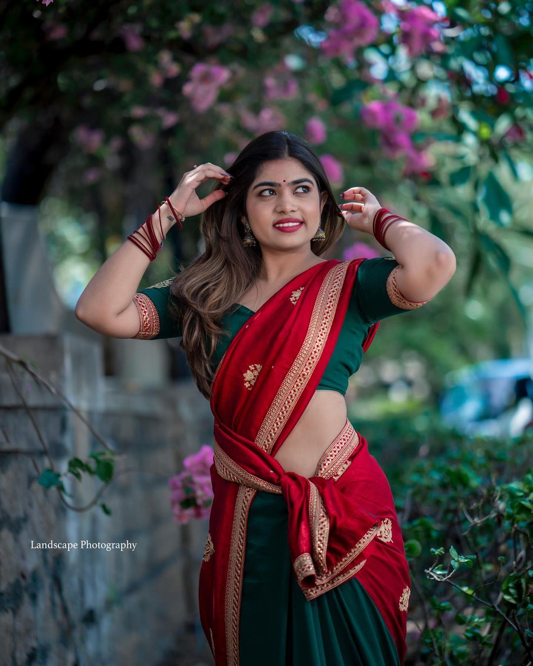 Rithu Chowdary: ఎర్ర కోక.. పచ్చ రైక.. అందాలకు అడ్డు తొలగించిన జబర్దస్త్ ...