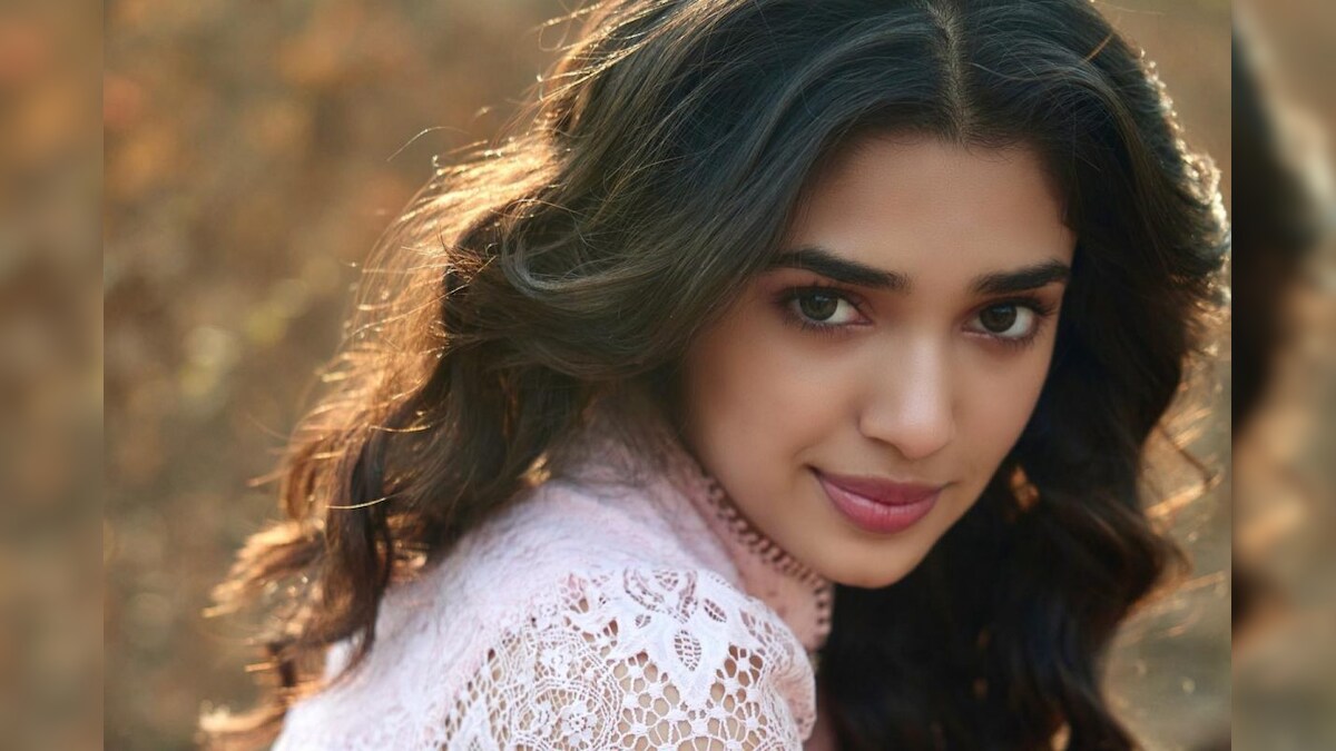 Krithi Shetty : బికినీలో కృతి శెట్టి.. డోస్ పెంచుతోన్న బేబమ్మ ...