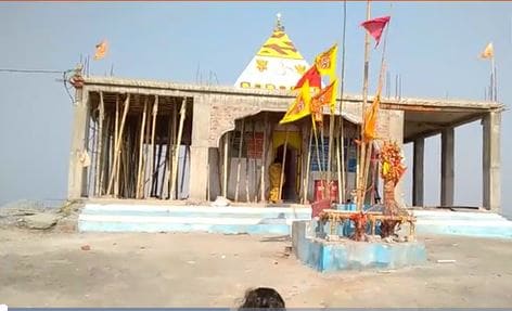 Famous Temple: ఆలయం చుట్టూ ప్రదక్షిణ చేసే పాములు! దర్శించుకుంటే సంతాన ...