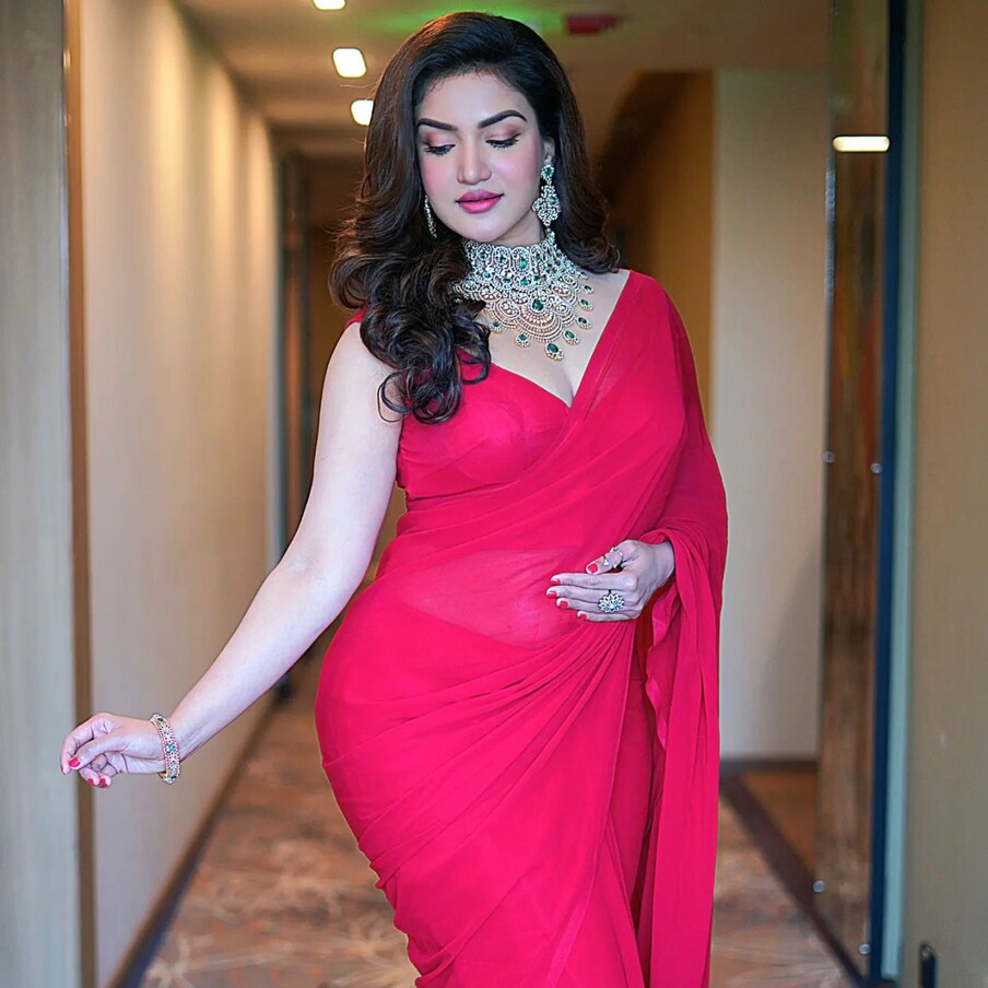 Honey Rose సిమ్లా యాపిల్ హనీ రోజ్ కిక్కెక్కిస్తున్న మలయాళీ అందం పిక్స్ వైరల్ Veera Simha