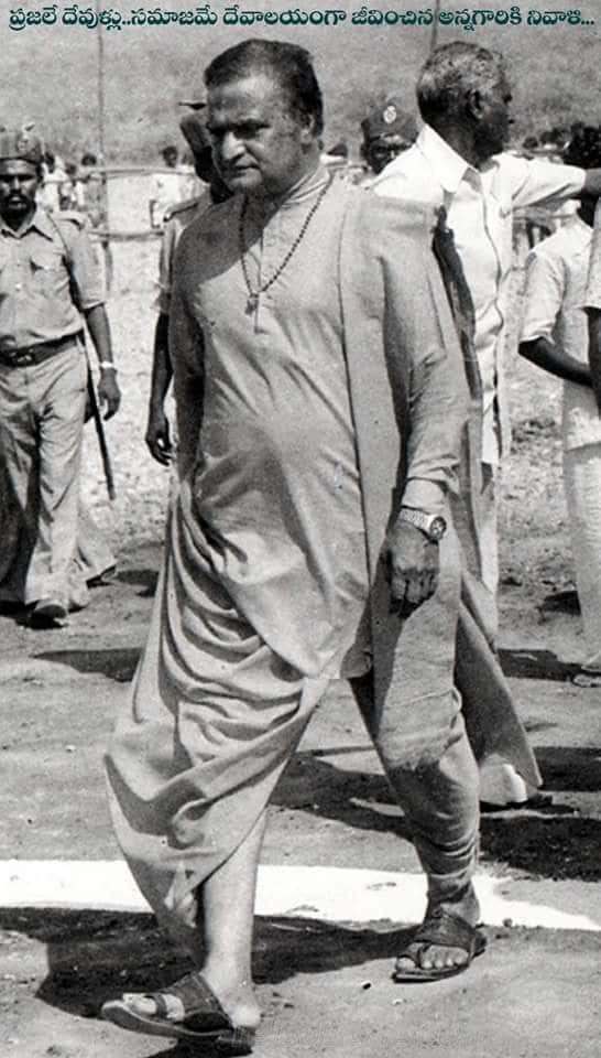 NTR: అన్న ఎన్టీఆర్ కాషాయ దుస్తుల వెనక ఉన్న మాస్టర్ మైండ్ ఇతనే.. తెర ...