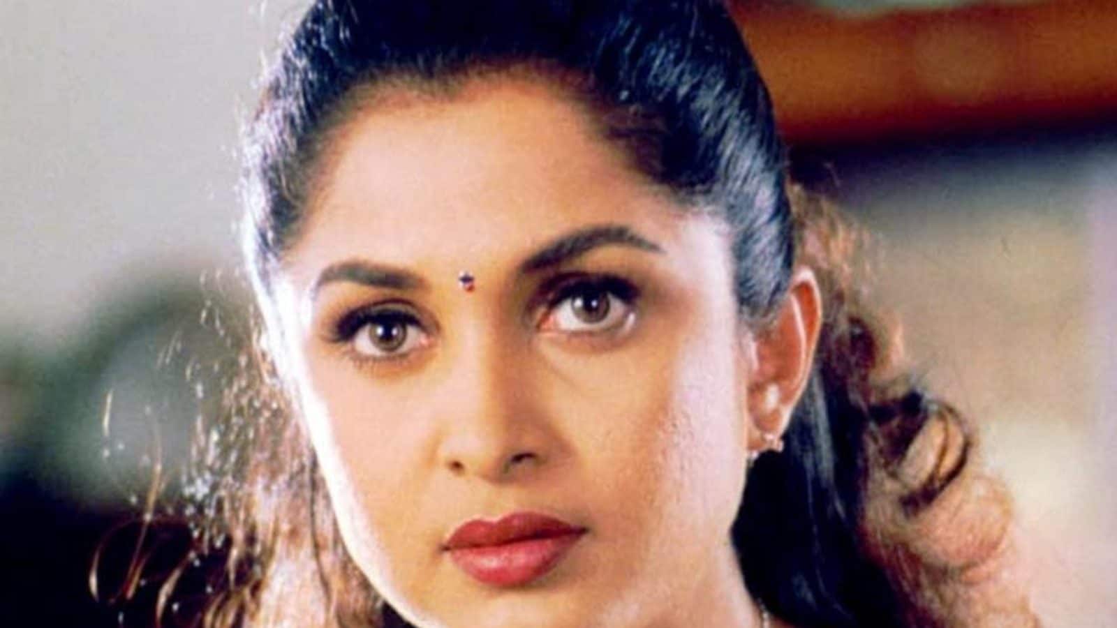 Ramya Krishna : బికినీలో రమ్యకృష్ణ.. వైరల్ అవుతోన్న పిక్స్.. | - News18 ...
