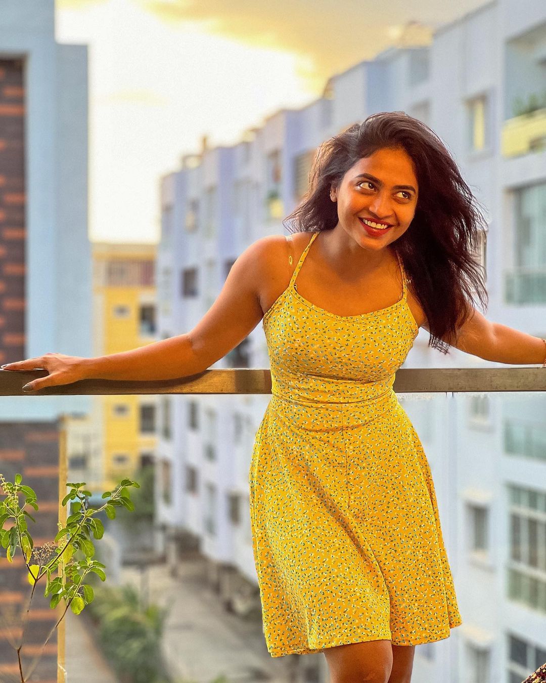 Dethadi Harika: హాట్ షోతో రెచ్చిపోయిన బిగ్ బాస్ భామ.. అందంతో అట్రాక్ట్ చేసిన హారిక – News18 తెలుగు