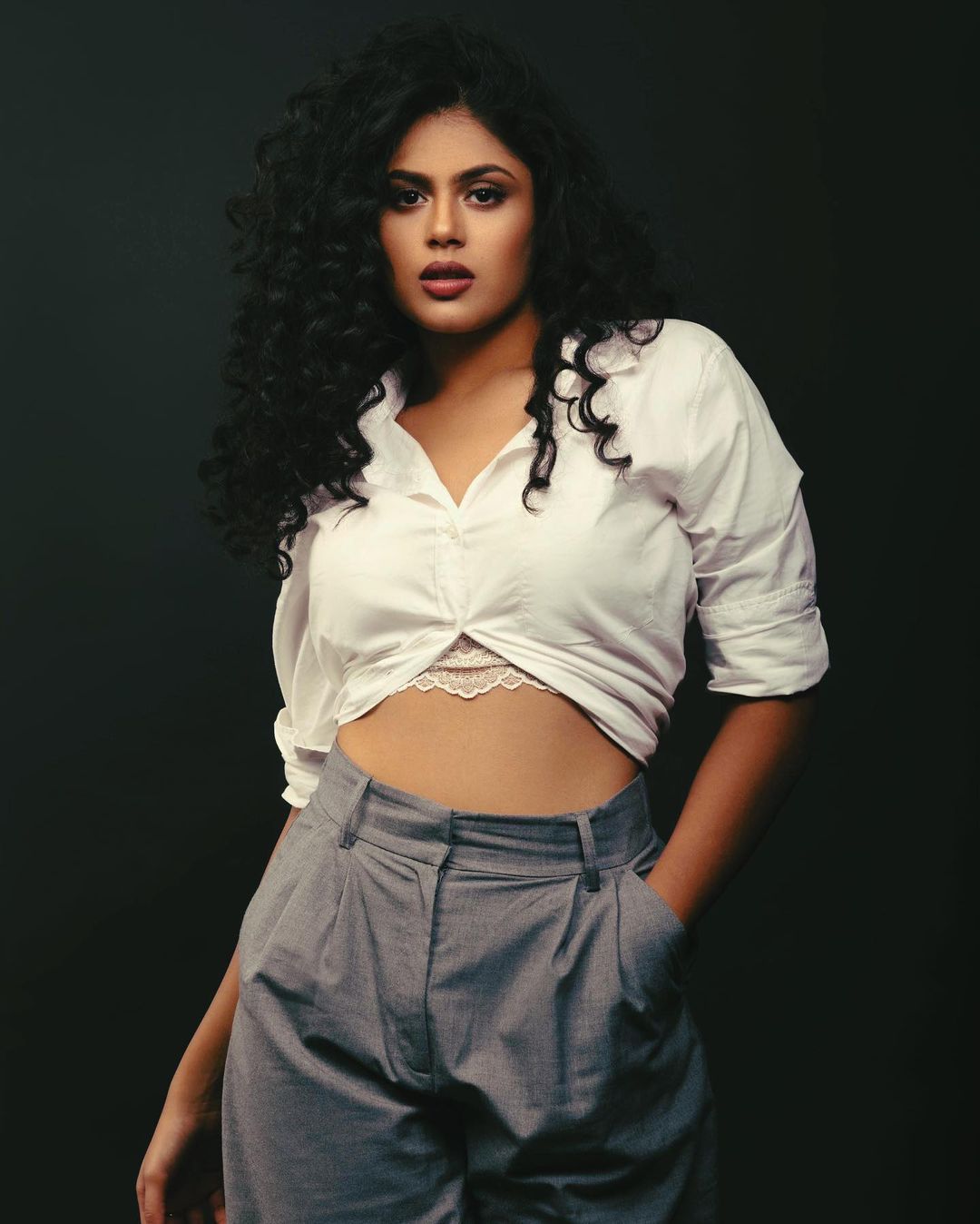 Faria Abdullah: అందాల గేట్లు తెరిచేసిన హైదరాబాద్ బ్యూటీ.. ఫరియా కళ్ళు ...