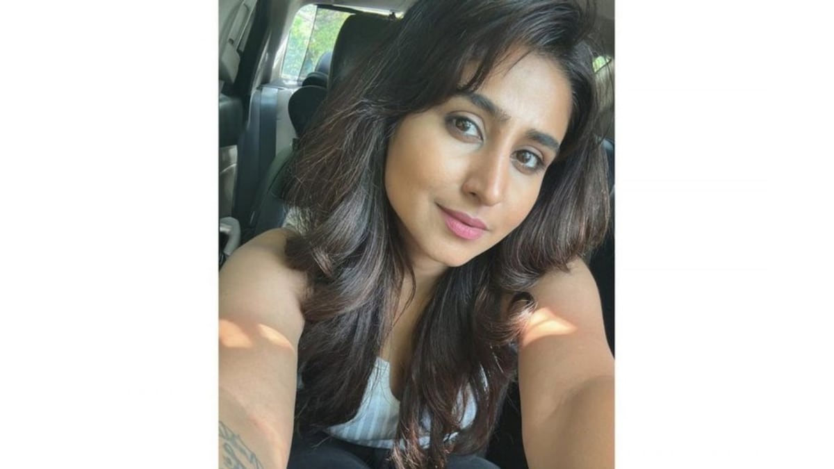 Anchor Varshini: చిరిగిన ప్యాంట్‌తో ఫోటో షూట్ చేసిన వర్షిణి.. లేటెస్ట్ పిక్స్ వైరల్.. | సినిమా ...