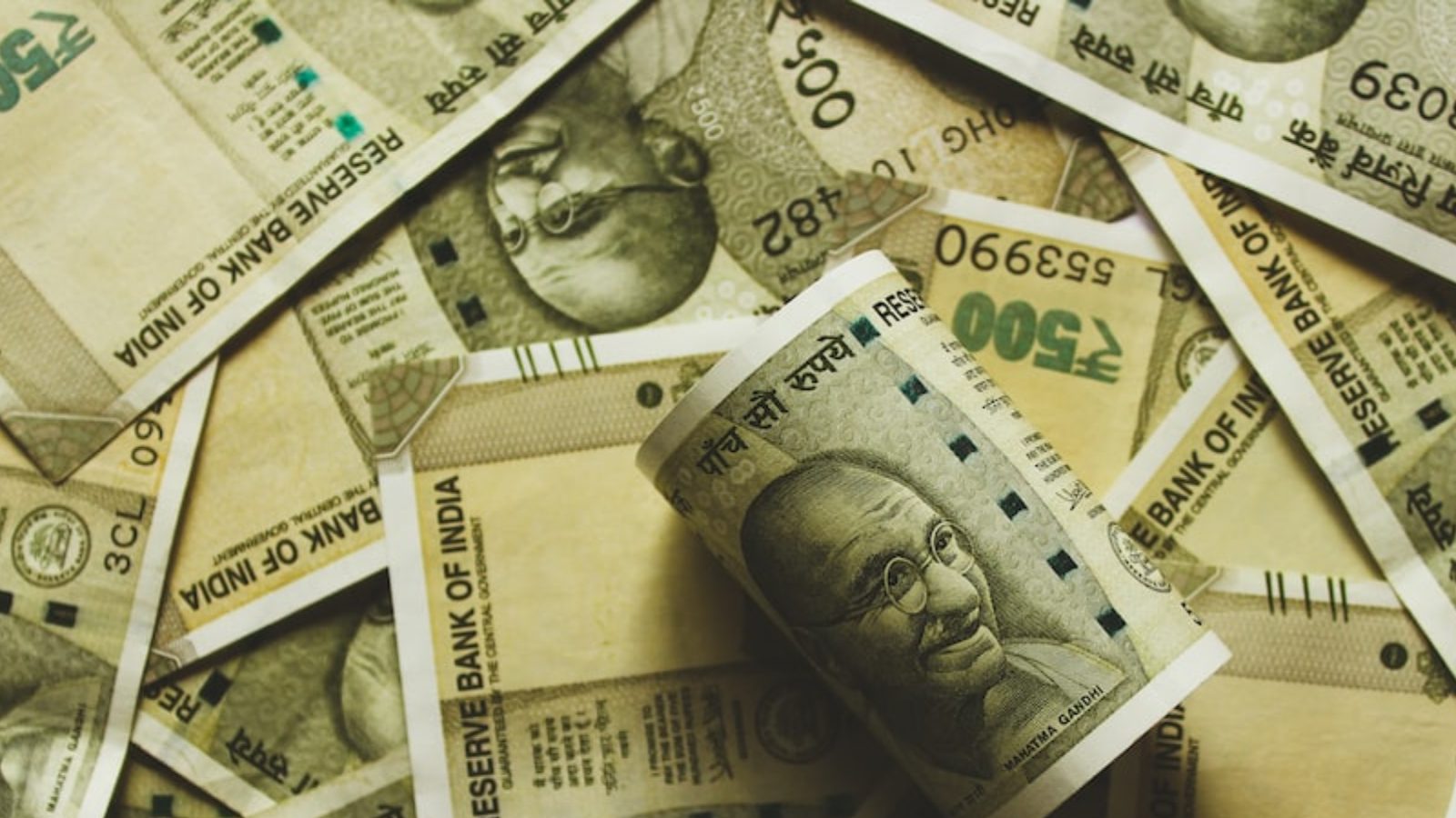 Received first salary If you plan your savings like this Rs 3 crores ...