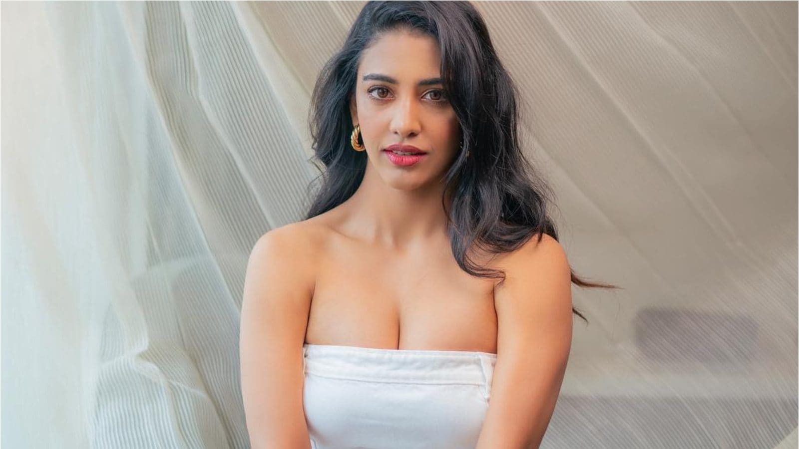 Daksha Nagarkar : మరోసారి సోకుల విందు చేసిన ఢిల్లీ అందం దక్ష.. లేటెస్ట్ పిక్స్ వైరల్ ...