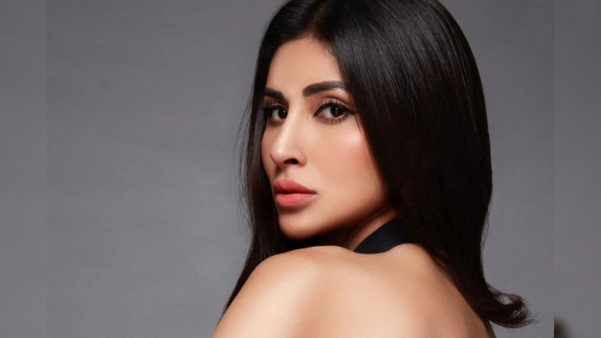 Mouni Roy: ఓర చూపులతో చంపేస్తోన్న మౌనీ రాయ్.. లేటెస్ట్ పిక్స్ వైరల్..