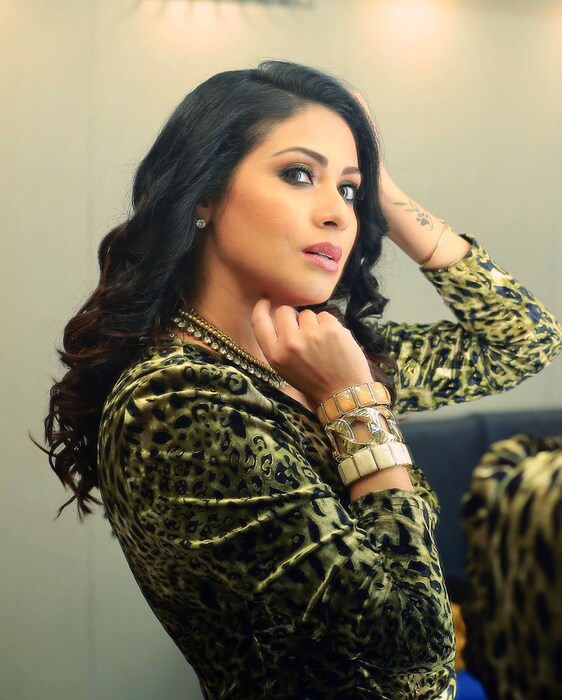 Actress Sadha : సోకుల విందు చేసిన సీనియర్ నటి సదా.. వైరల్ అవుతోన్న పిక్స్..