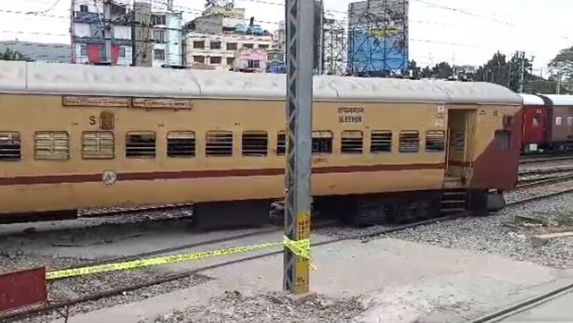 Padmavathi Express: పట్టాలు తప్పిన పద్మావతి ఎక్స్‌ప్రెస్.. తృటిలో ...
