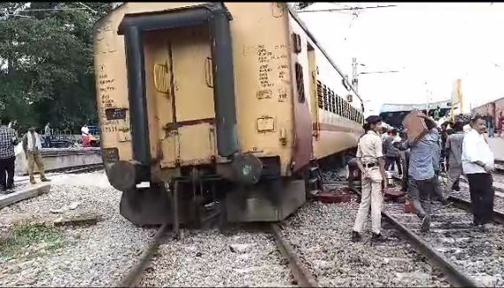 Padmavathi Express: పట్టాలు తప్పిన పద్మావతి ఎక్స్‌ప్రెస్.. తృటిలో ...