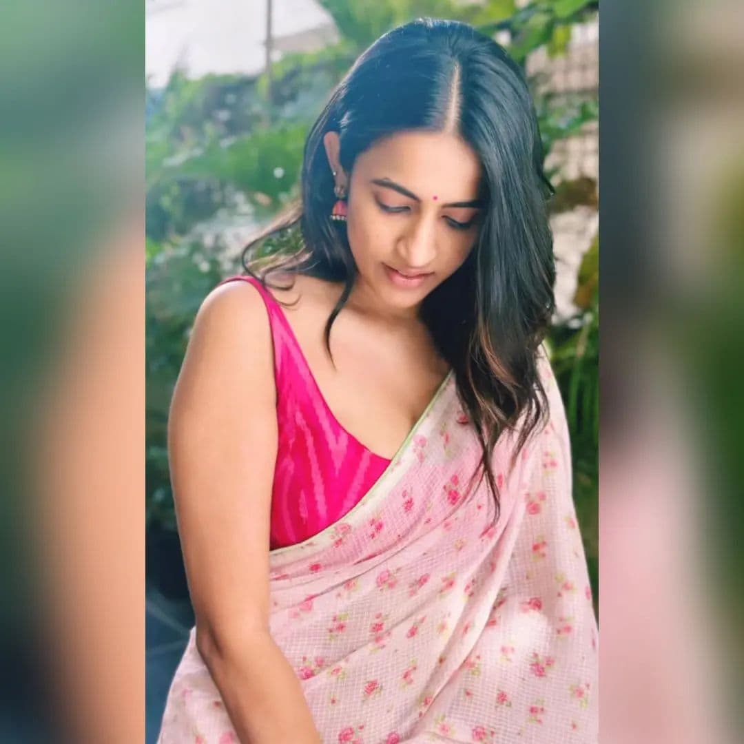 చీరలో మరింత అందంగా మెరిసిపోతున్న నిహారిక.. ఫిదా అవ్వాల్సిందే.. – News18 తెలుగు