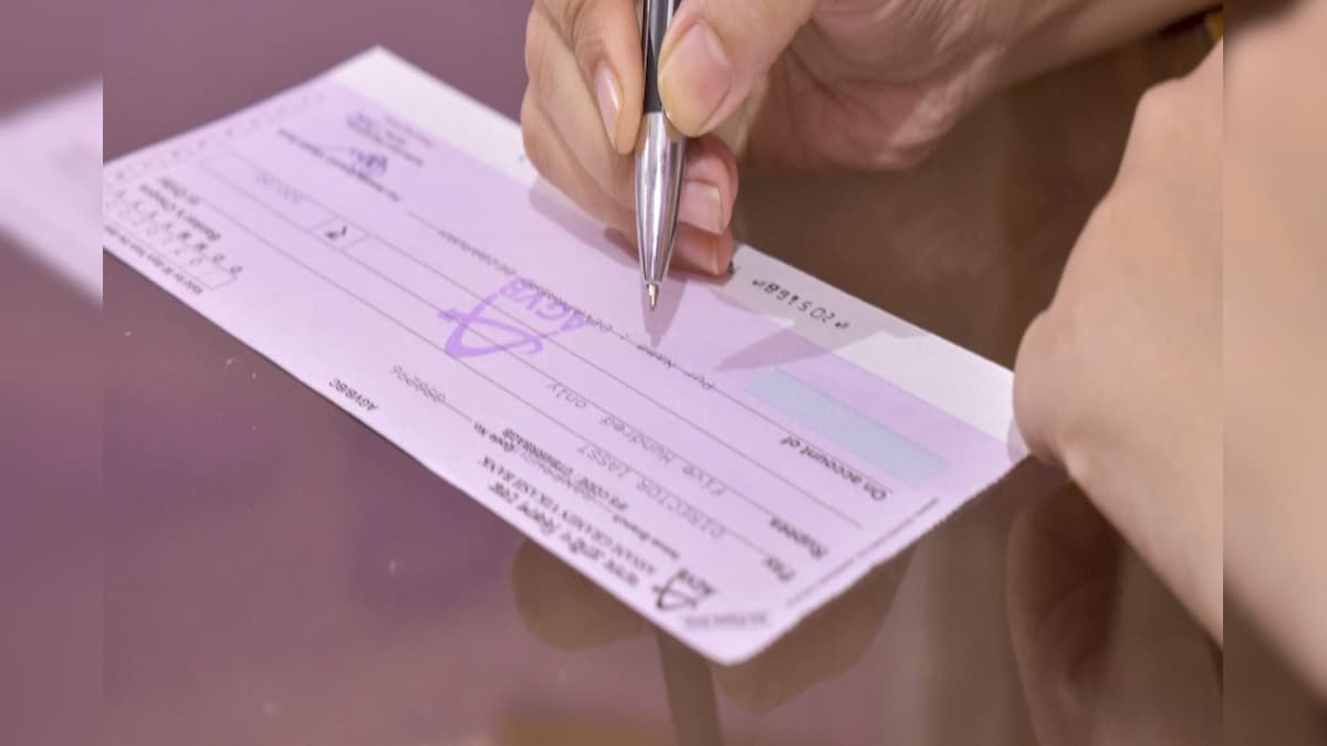 SBI Cheque: ఎవరికైనా చెక్ ఇస్తున్నారా? ఎస్‌బీఐ నుంచి హెచ్చరిక - News18 ...