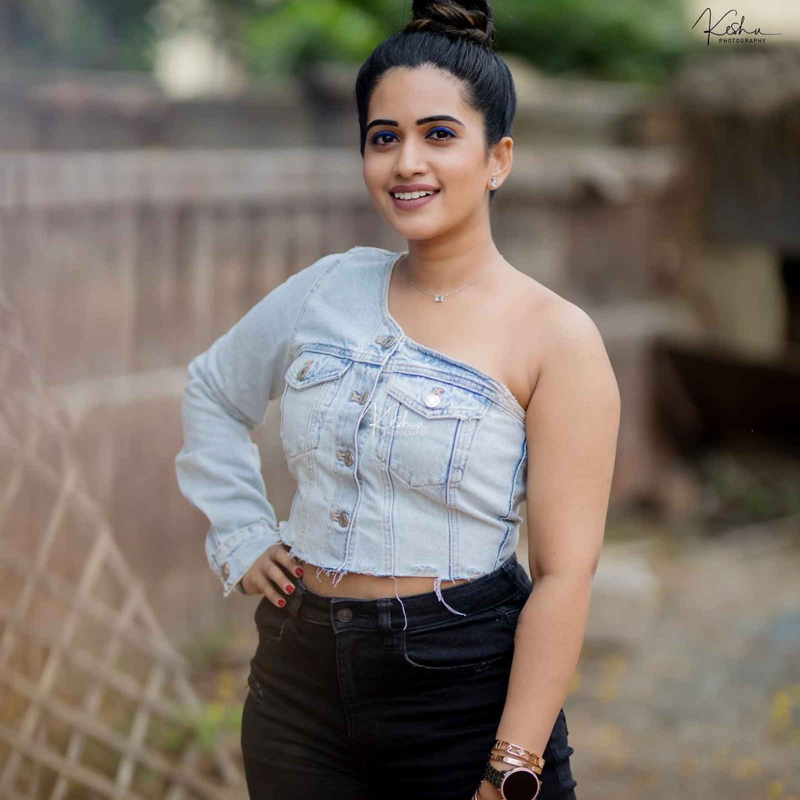 ప్యాంట్‌ను జాకెట్‌లా వాడేసిన యాంకర్ స్రవంతి.. పిక్స్ వైరల్.. – News18 ...