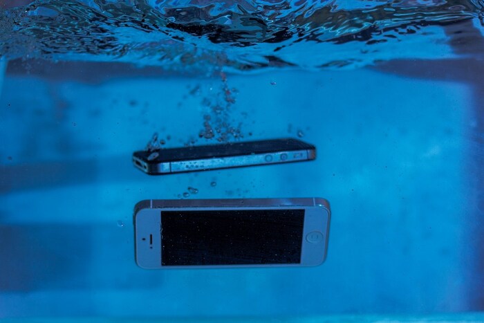 Mobile in Water: మొబైల్ తడిసిపోయిందా? ఏం చేయాలో, ఏం చేయకూడదో తెలుసుకోండి