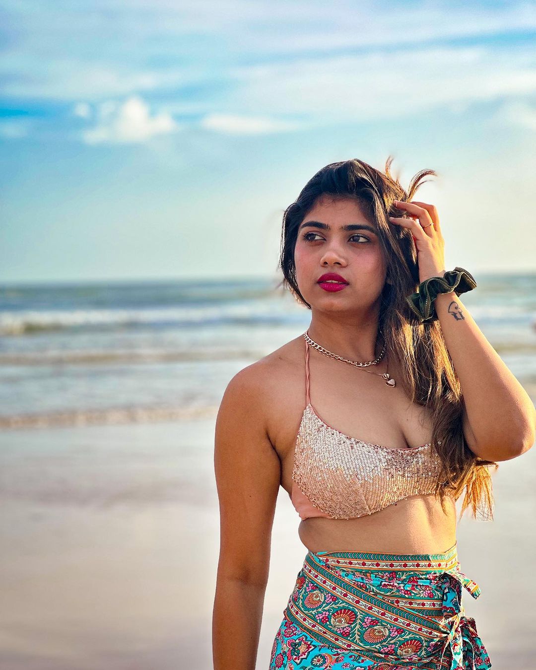 Rithu Chowdary: బీచ్‌లో జబర్దస్త్ లేడీ అరాచకం.. అందాలన్నీ గాలికొదిలేసి ఈ రచ్చేంటి బాబోయ్ ...