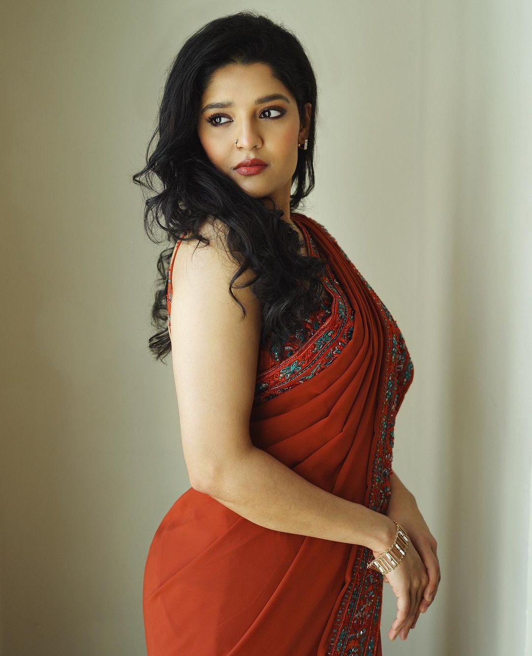 Ritika Singh: గురు భామ రితిక గుర్తుందా..? చీరకట్టులో ఏ మాయ చేసిందో ...