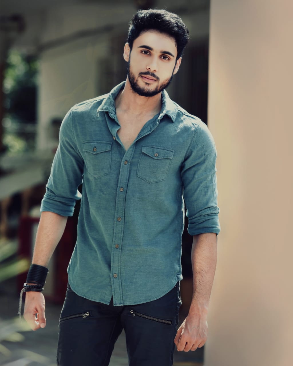 సూపర్ స్టార్ ఫ్యామిలీ నుంచి హీరోగా ఎంట్రీ ఇచ్చిన మరో నట వారసుడు శరణ్ ...