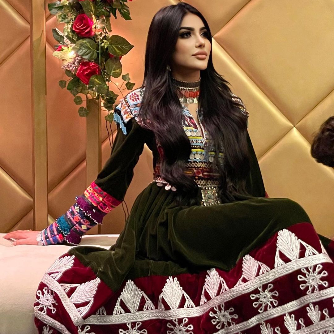 ఇంటర్నెట్ సెన్సేషన్.. ఈ బ్యూటీని చూసి పిచ్చెక్కిపోతున్నారు, ఏం ...