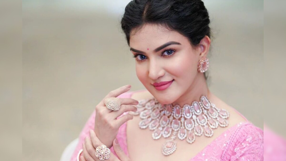 Honey Rose : అందాలు ఆరబోసిన బాలయ్య భామ హనీ రోజ్.. ఇదేం రచ్చ.. నెటిజన్స్ ...