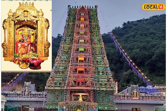 Vijayawada Kanakadurgamma blessing devotees in the form of Maha Chandi ...