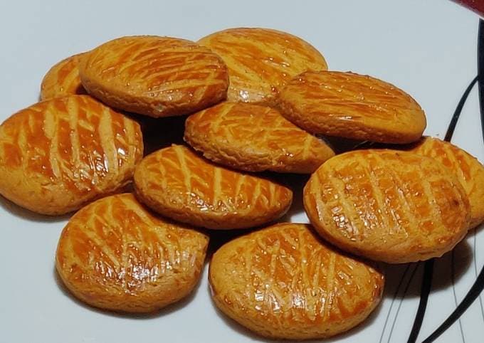 What happens if you eat Expired Biscuits must know | Expiry Biscuits ...