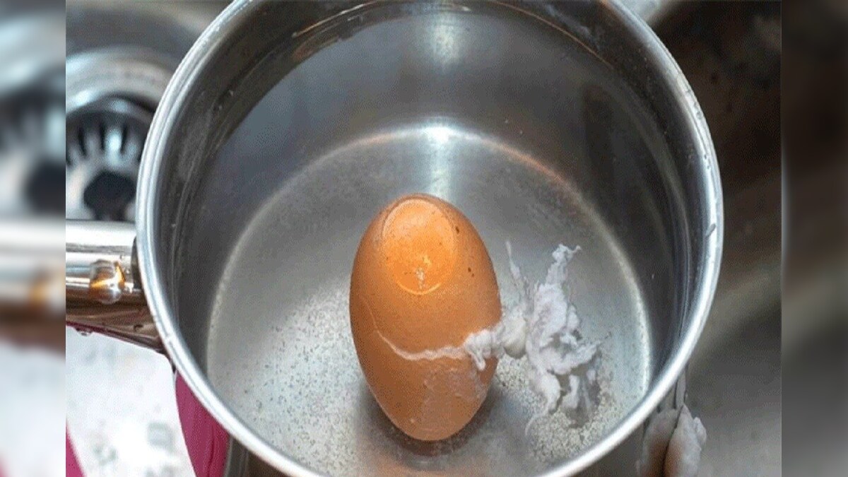 Eggs boiling Tips: గుడ్లను ఉడకబెట్టేటప్పుడు పగిలిపోతున్నాయా? ఇలా చేస్తే ...