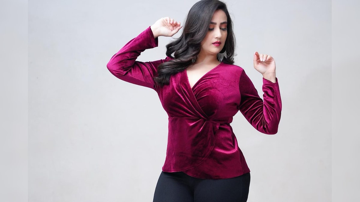 Anchor Manjusha : అదిరే ఒంపు సొంపుతో కవ్విస్తోన్న యాంకర్ మంజూష.. Telugu ...