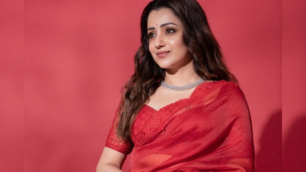Trisha: తరగని అందం త్రిషదే... రెడ్ కలర్ శారీలో పిక్స్ వైరల్..! | సినిమా ...