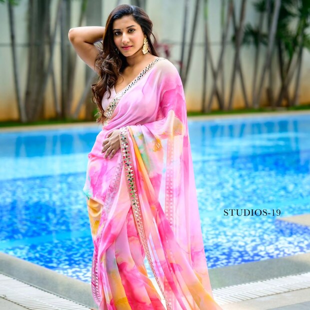 Vishnu Priya Latest photos viral on social media | స్విమ్మింగ్ పూల్ ...