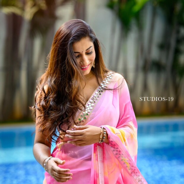 Vishnu Priya Latest photos viral on social media | స్విమ్మింగ్ పూల్ ...