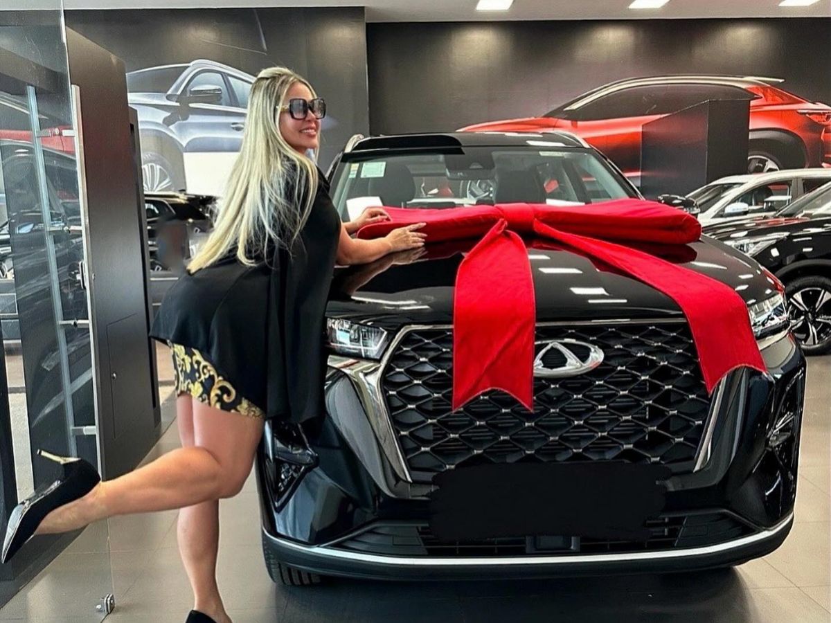 మోడల్ కాదు లాయర్.. కేసుల కంటే, వీడియోలతో లక్షల సంపాదన! ఫొటోలు చూడండి ...