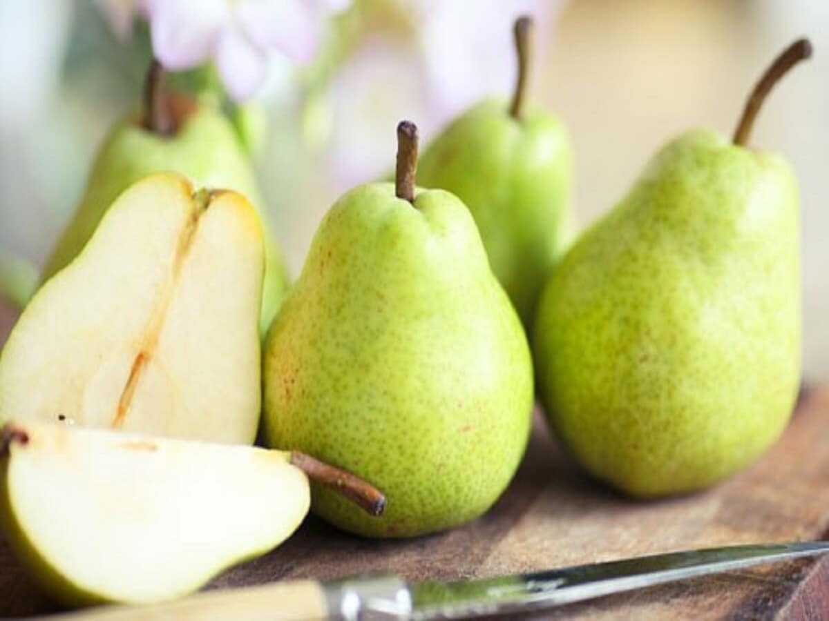 Pear Health Benefits: ఈ పండు తింటే బరువు తగ్గుతారు.. గుండెపోటు ...