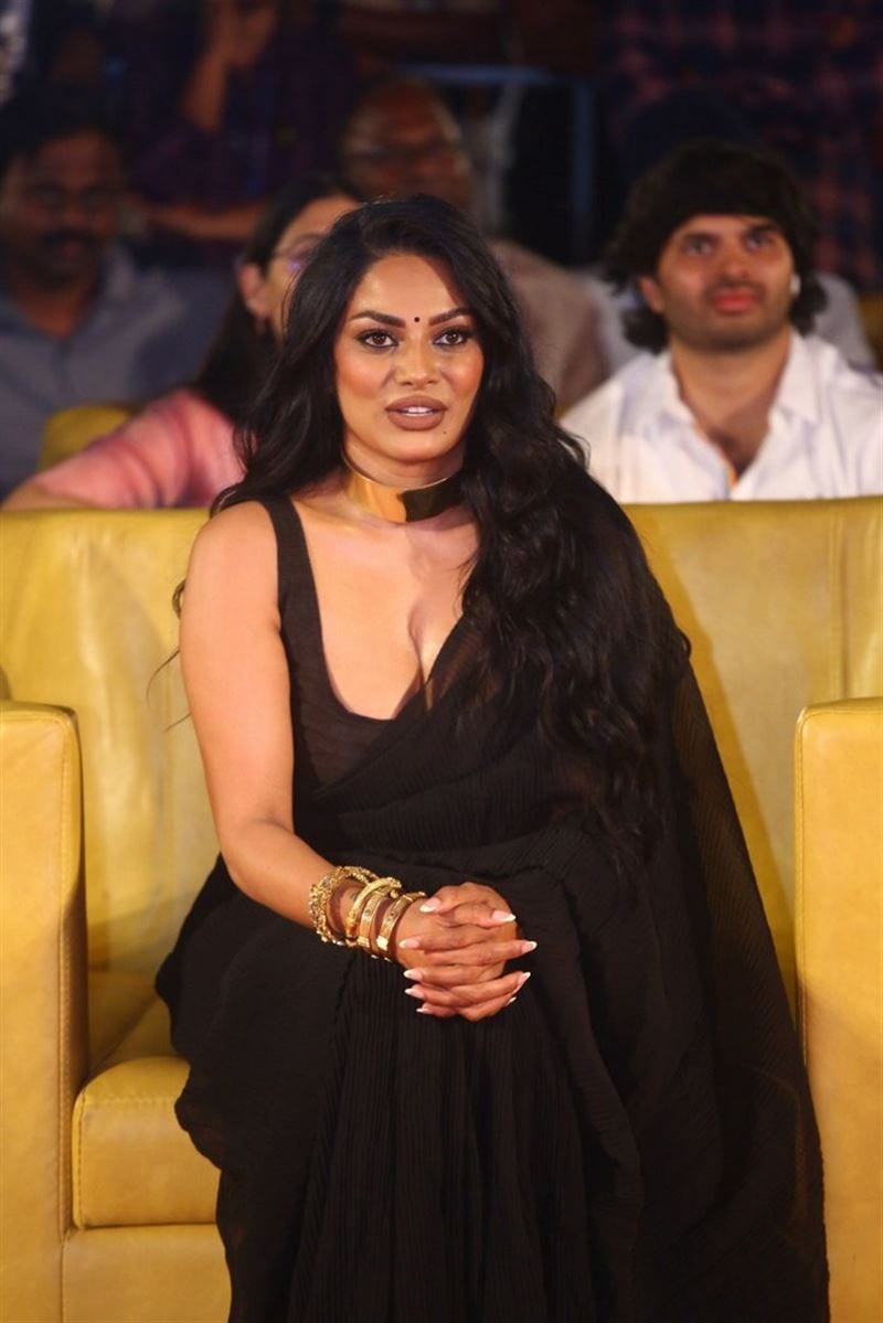 సిల్క్ స్మితపై మరో బయోపిక్..ఆమెలా నటించే హీరోయిన్ ఎవరో ఫొటోలు చూడండి| On Silk Smitha birth ...