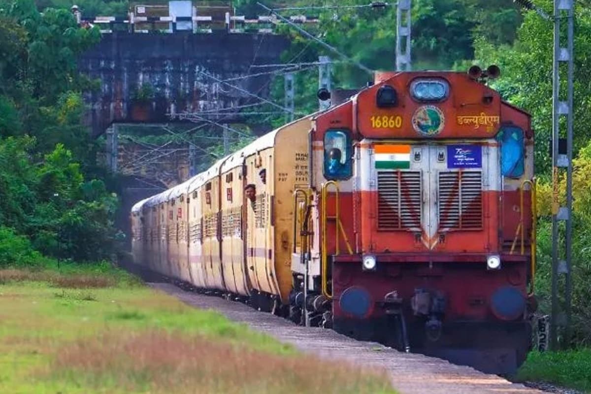 Special Trains | SCR: ప్రయాణికులకు సంక్రాంతి కానుక.. పండగకు 32 ప్రత్యేక రైళ్లు..South Central ...