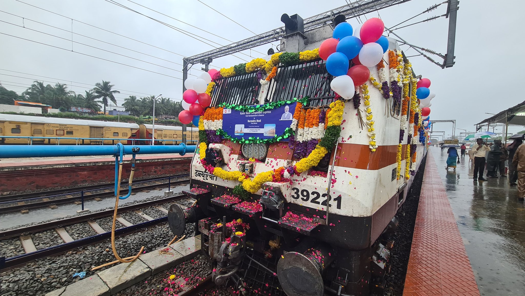 Kashi Trains: వరంగల్, విజయవాడ మీదుగా వారణాసికి స్పెషల్ ట్రైన్స్... రూట్స్, టైమింగ్స్ ఇవే ...