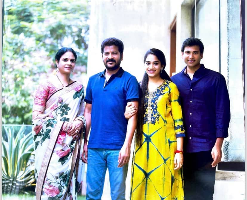 కాబోయే సీఎం రేవంత్ రెడ్డి రేర్ ఫొటోస్ వైరల్.. ఆ నాటి నుంచి నేటి వరకు ...