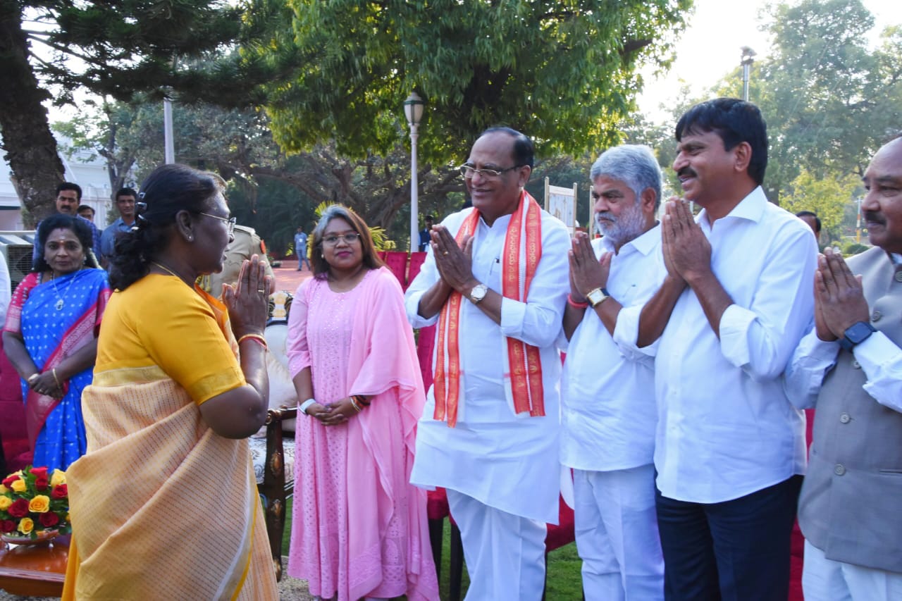 Revanth Reddy Wife: రాష్ట్రపతి ఎట్‌హోంలో... స్పెషల్ అట్రాక్షన్‌గా ...