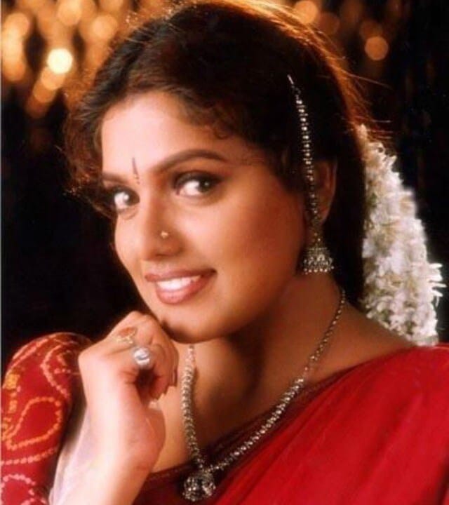 పెళ్లి సందడి హీరోయిన్ రవళి గుర్తుందా..? ఇప్పుడు ఎలా ఉన్నారో తెలుసా ...