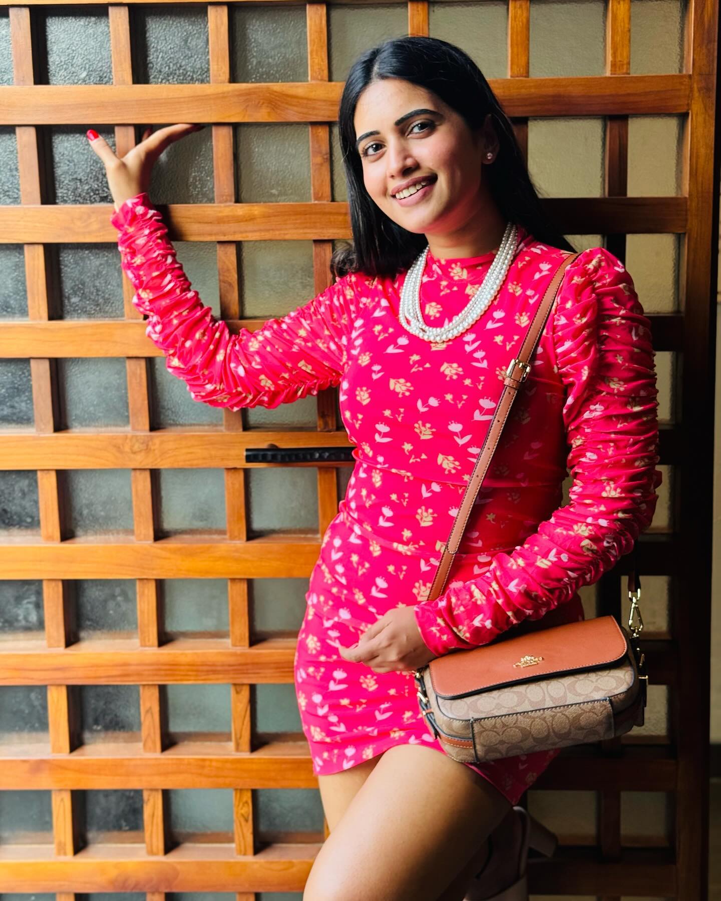 Anchor Sravanthi : పొట్టి గౌనులో పిచ్చెక్కించిన యాంకర్ స్రవంతి ...