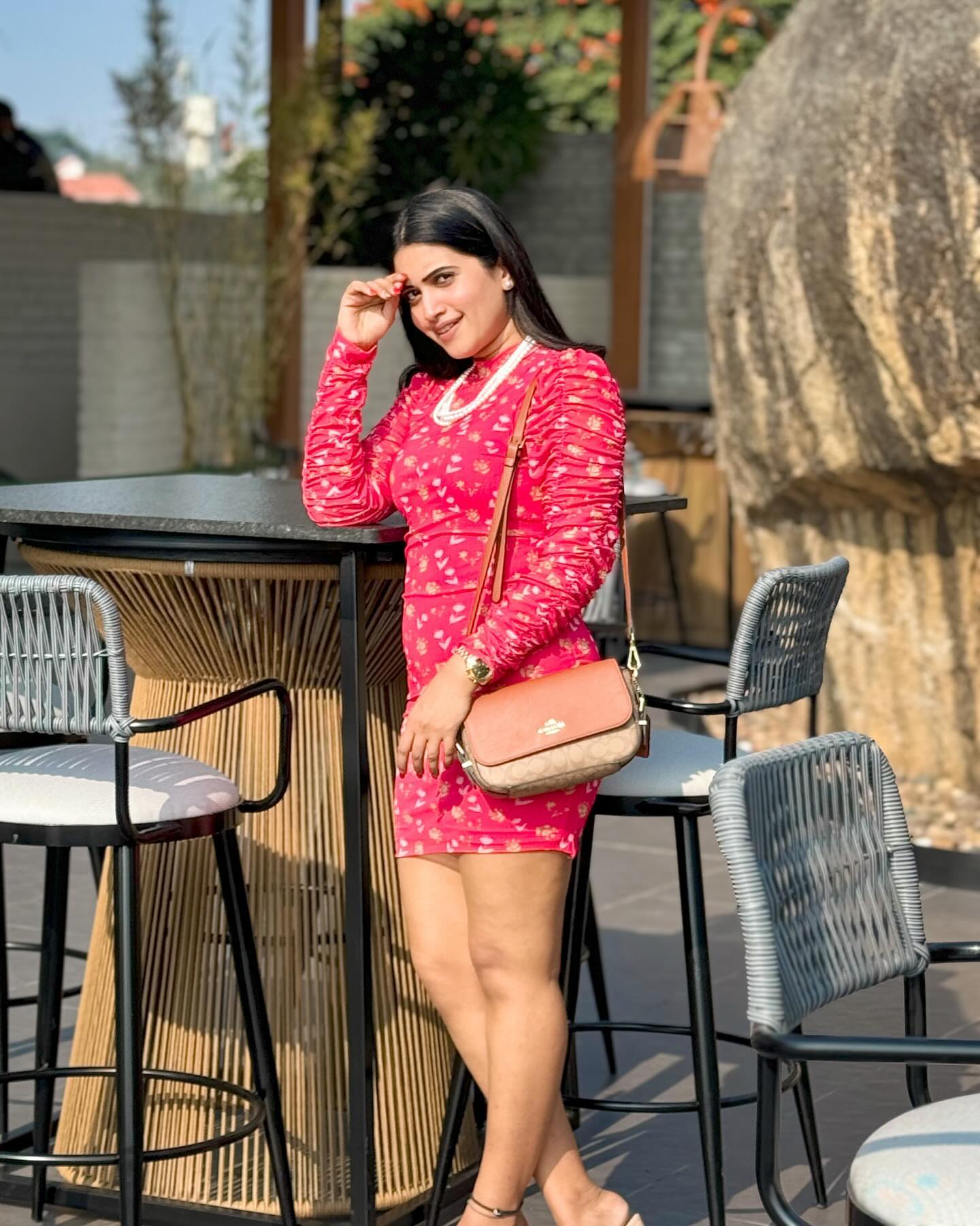 Anchor Sravanthi : పొట్టి గౌనులో పిచ్చెక్కించిన యాంకర్ స్రవంతి ...