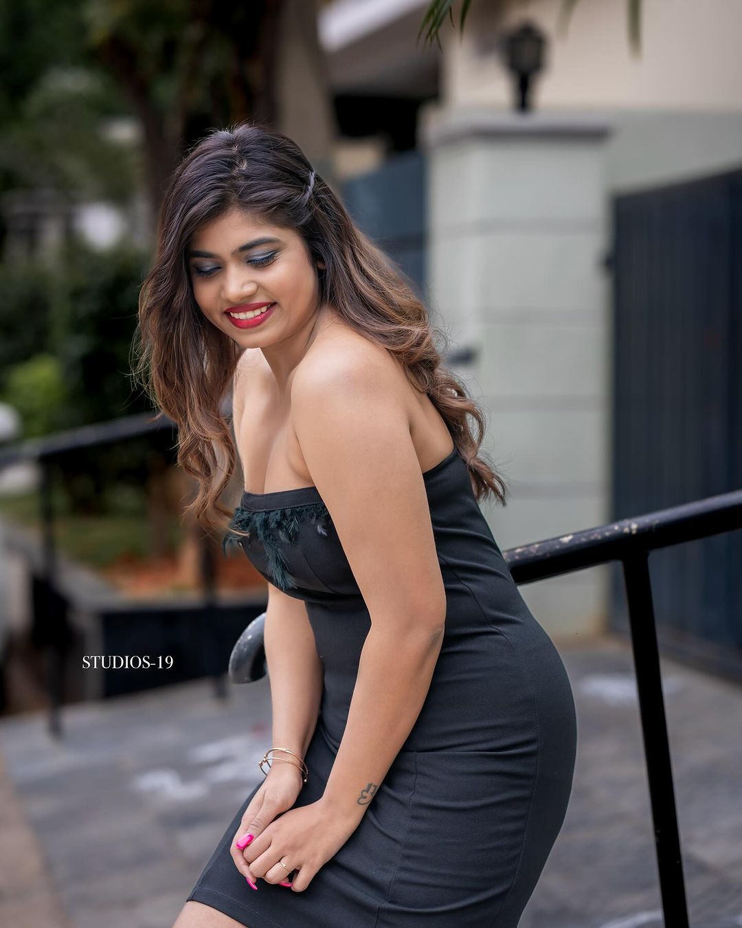 అందాల గేట్లు ఎత్తేసిన జబర్దస్త్ బ్యూటీ.. ఈ అరాచకం మామూలుగా లేదండోయ్! | Jabardasth actress Rithu ...