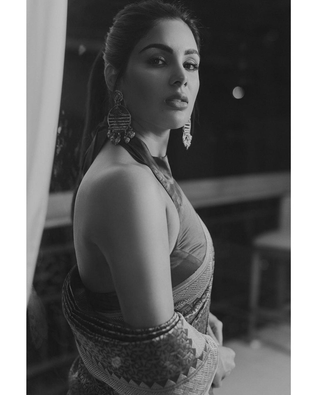 టాలీవుడ్ నటి సావిత్రి స్టైల్లో ఫోటోషూట్ చేసిన సంయుక్త మీనన్ ఫోటోలు ...